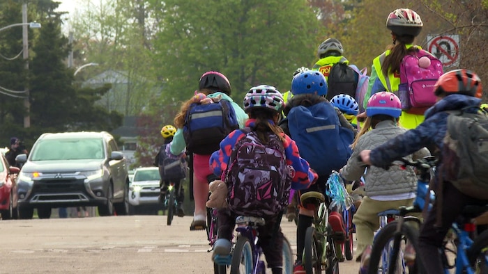 Un vélo-bus pour les élèves de Charlottetown | Radio-Canada