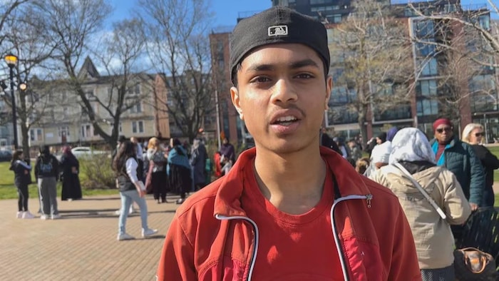 Une vigile tenue en hommage à Ahmad Al Marrach | Radio-Canada