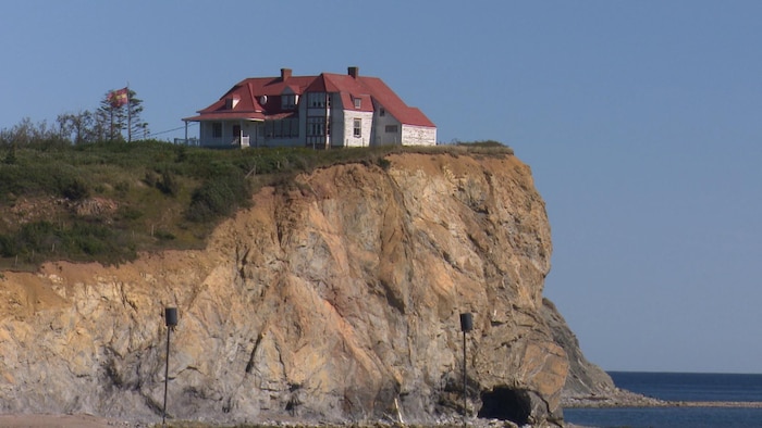 La villa Frederick-James menacée par l'érosion du cap Canon | Radio-Canada