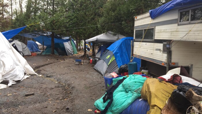 Village de tentes à Maple Ridge : un camp de peur et de violence ...