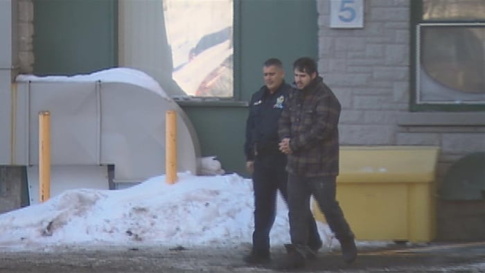 Amoureux d'un ado, un homme condamné à 15 mois de prison | Radio-Canada