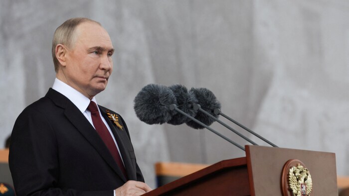 Poutine célèbre les soldats russes en présence de dirigeants étrangers ...