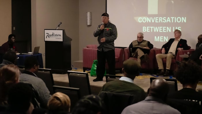 Un forum sur le bien-être émotionnel des hommes | Radio-Canada