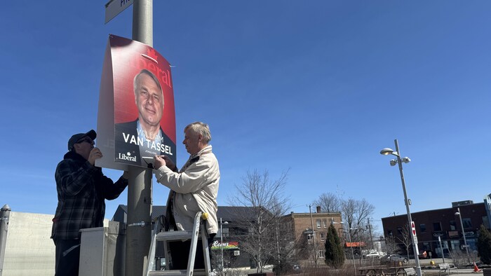 Les libéraux installent leurs pancartes électorales dans la région ...