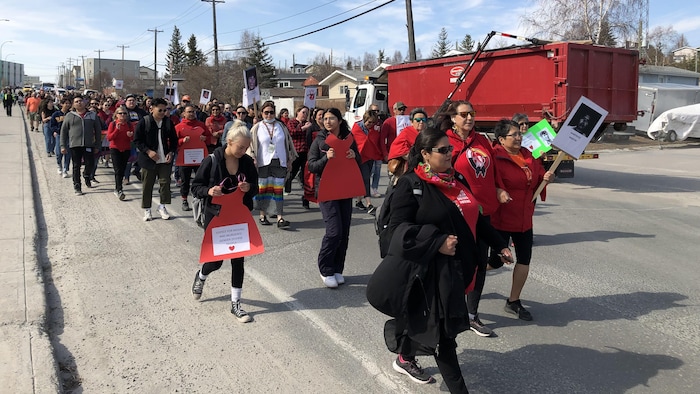 Les communautés du Grand Nord marchent pour souligner la Journée de la ...