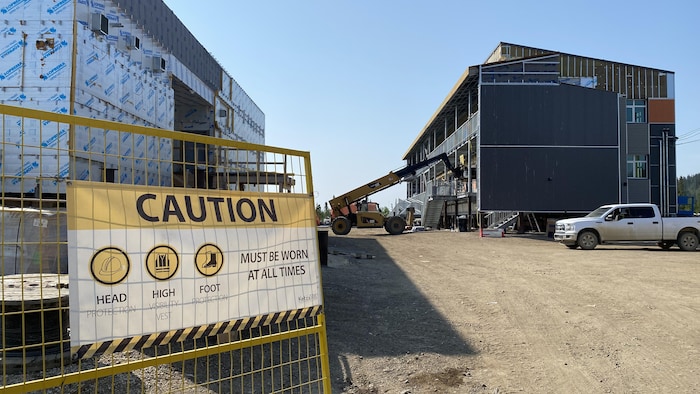 Old Crow profite d’un essor de la construction | Radio-Canada