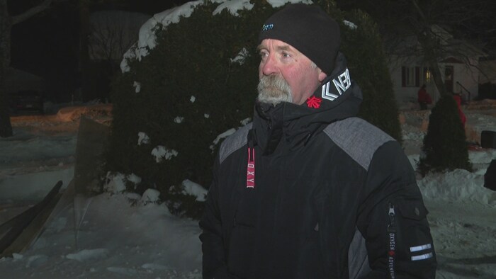 Tragédie de L’Isle-Verte : 32 roses en souvenir des disparus | Radio-Canada