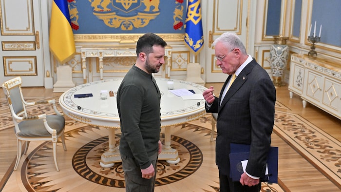 Critiqué par Trump, Zelensky plaide pour des relations « solides » avec ...