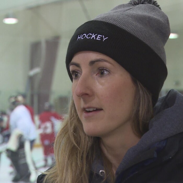 Le programme de hockey de l’École de la Rose Sauvage connaît du succès ...