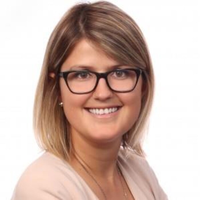 Retards pour rapatrier les corps des motoneigistes en France | Radio-Canada