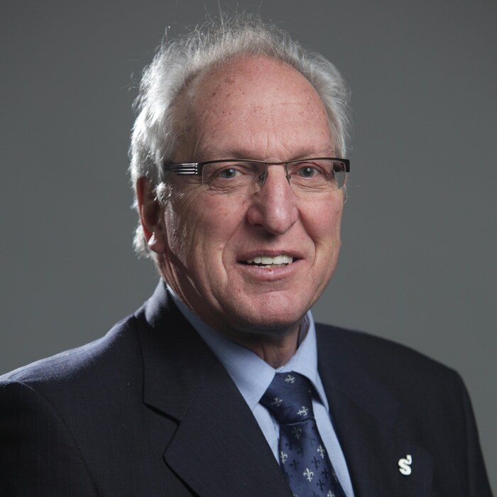 Jean-Guy Paré honoré au Cégep de Trois-Rivières | Radio-Canada