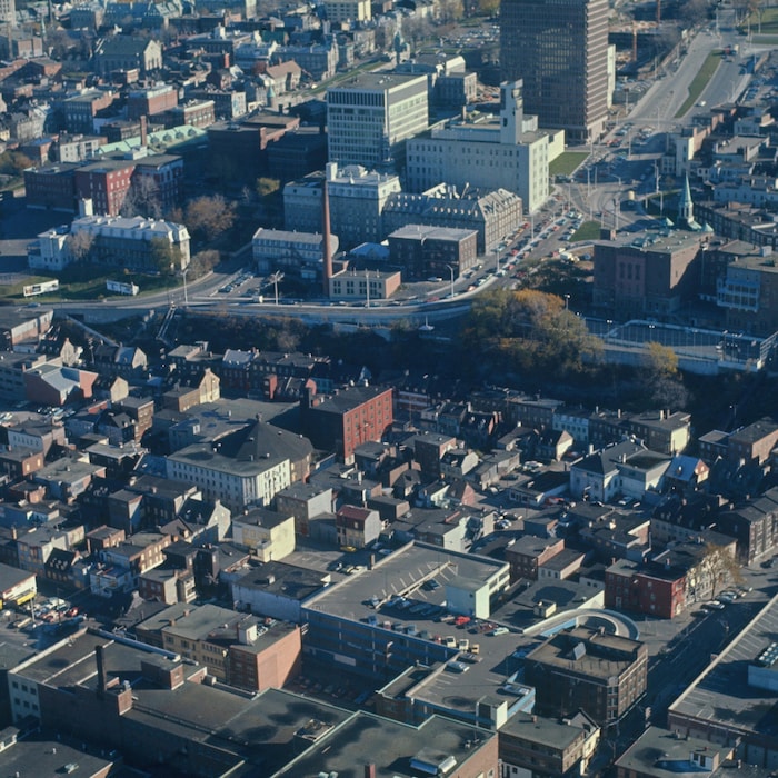 Les soirées survoltées de La Tour | Radio-Canada