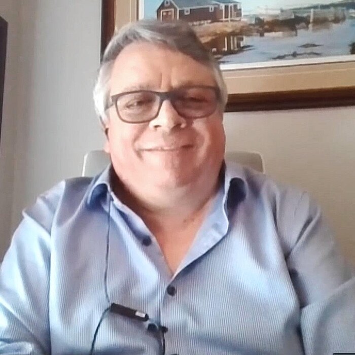 Une association d’aînés dénonce la priorité de vaccination des jeunes ...