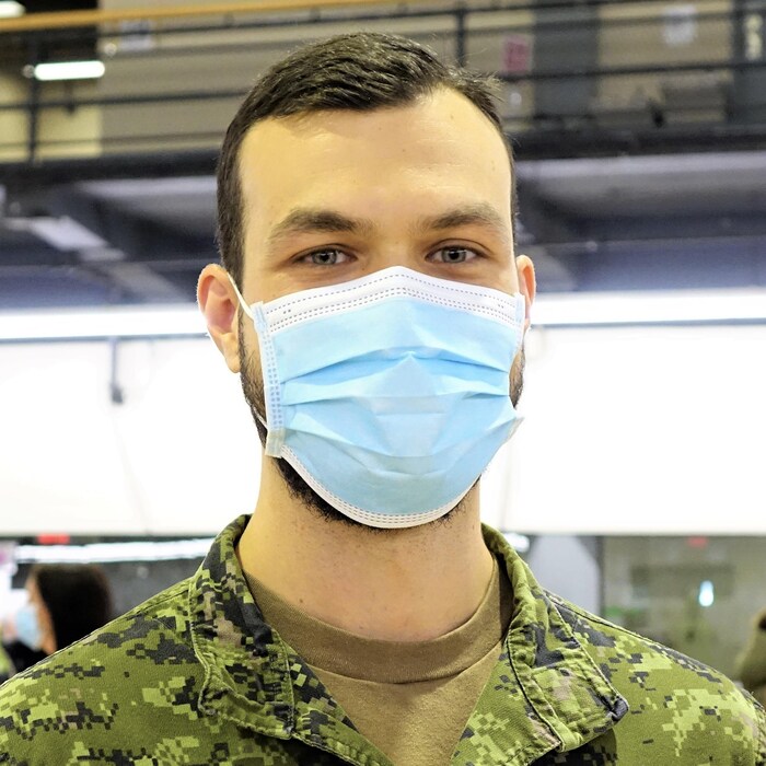 Des militaires au centre de vaccination : les « jokers » du système de ...