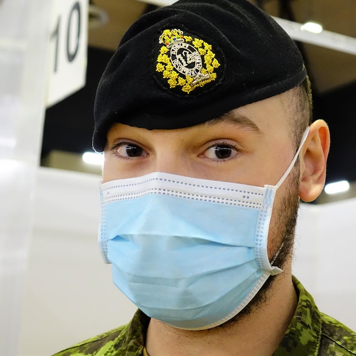 Des militaires au centre de vaccination : les « jokers » du système de ...