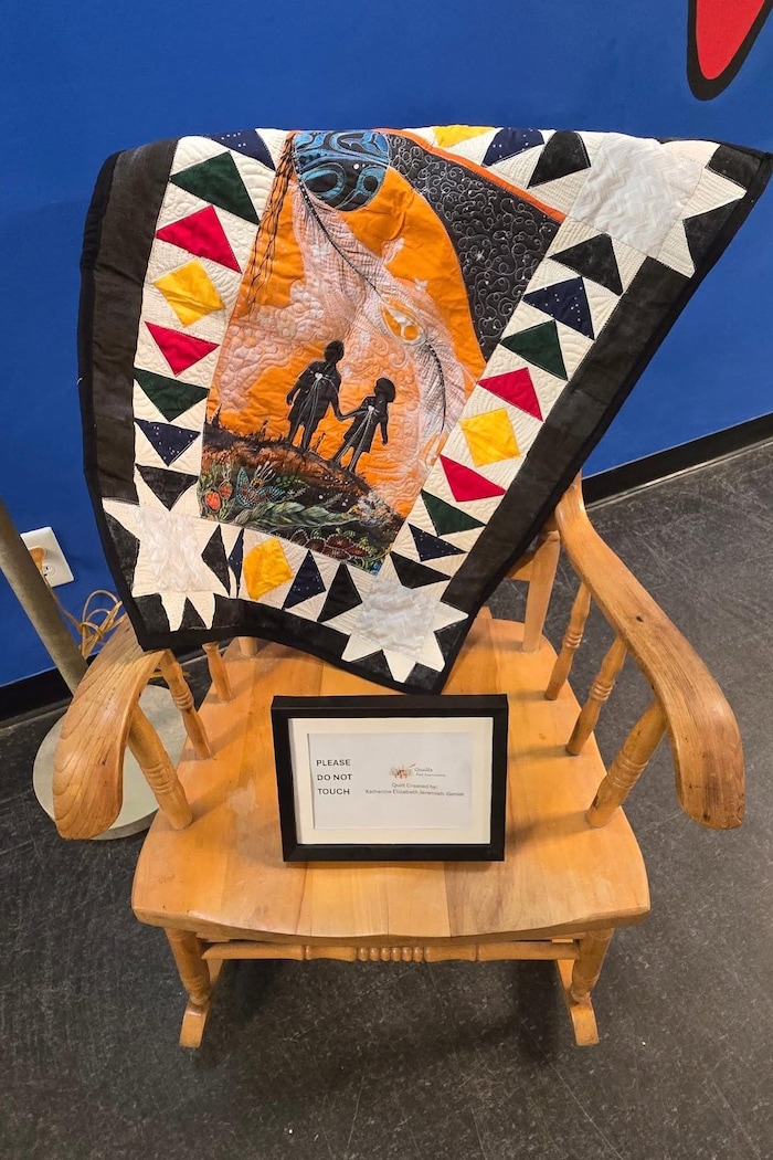 Vol d’une courtepointe au Musée de Timmins | Radio-Canada