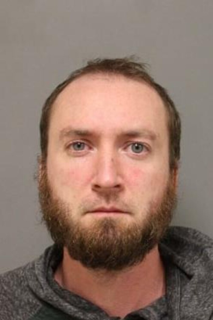 Un enseignant du primaire arrêté pour leurre d’enfants sur Internet | Radio-Canada