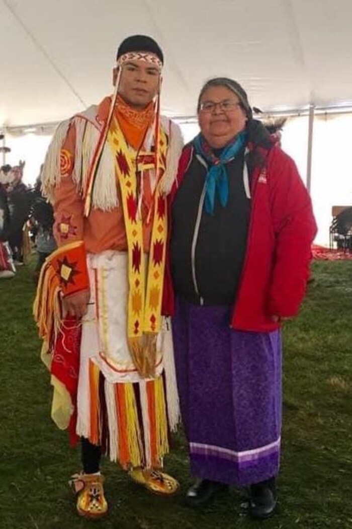 Un artiste autochtone de Moose Factory invité à la Semaine de la mode à ...