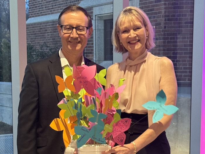 Une célébration éblouissante offerte au Darke Hall pour le 50e anniversaire du CCF | Radio-Canada