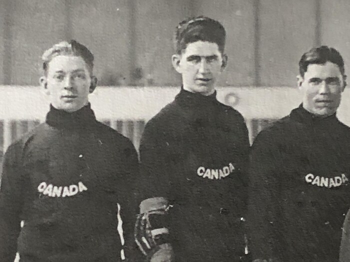 100 ans après leur victoire olympique, les Falcons de Winnipeg sont ...