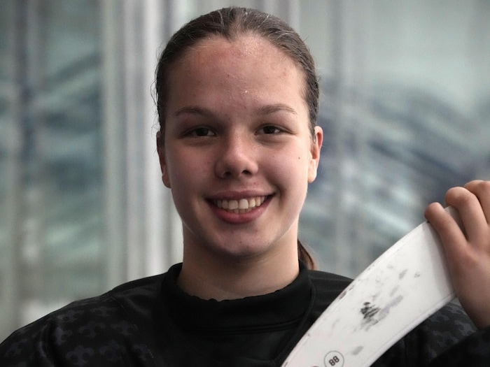 Une adolescente slovaque à la conquête du hockey féminin | Radio-Canada