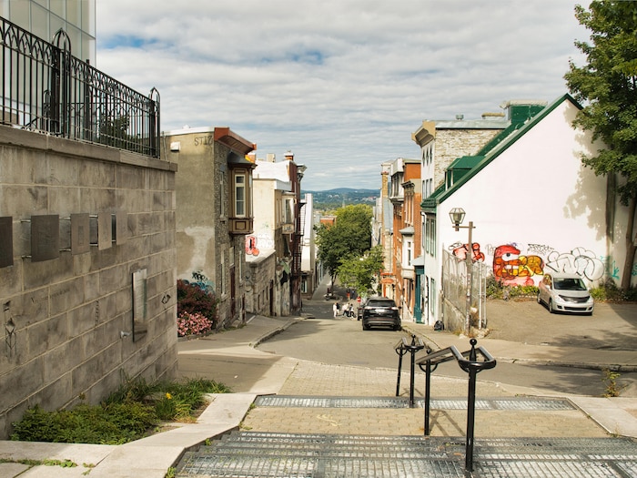 Zoom sur la rue Saint-Stanislas en 1929 | Radio-Canada