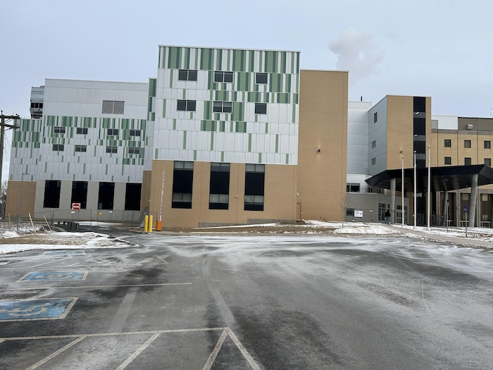 Hôpital régional Chaleur : les travaux ne sont toujours pas terminés ...