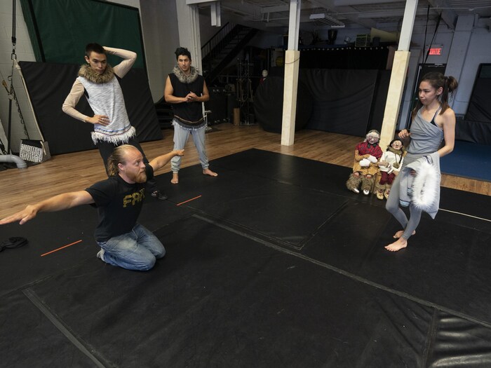 Le cirque inuit de Tupiq A.C.T. prend de l'altitude à Montréal | Radio ...