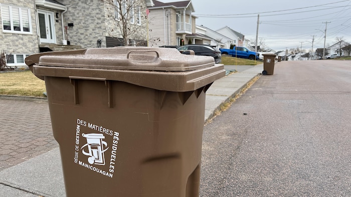 Début de la collecte du compost dans la Manicouagan | Radio-Canada