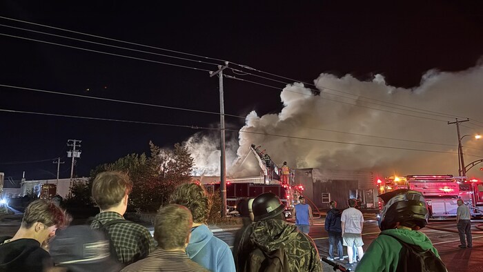 Nettoyeurs Sept-Îles détruit par les flammes | Radio-Canada