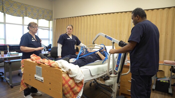 Apprendre le métier de préposé aux bénéficiaires à la Résidence ...