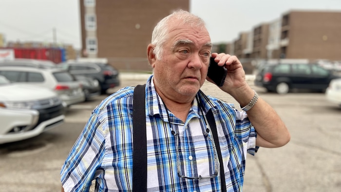 Un ex-champion de lutte du Cameroun s’installe à Sept-Îles | Radio-Canada