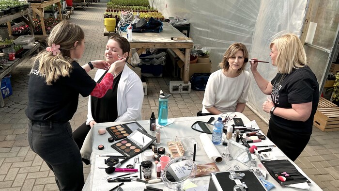 Plus de 250 femmes en photos à Baie-Comeau pour financer la recherche ...