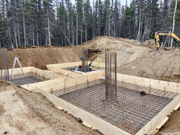 Début des travaux pour améliorer la couverture cellulaire en régions éloignées | Radio-Canada