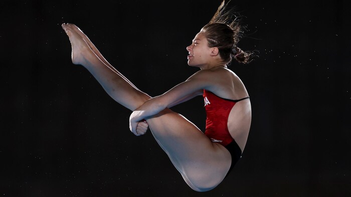 La plongeuse Caeli McKay 7e de la demi-finale à la tour de 10 m - Jeux ...