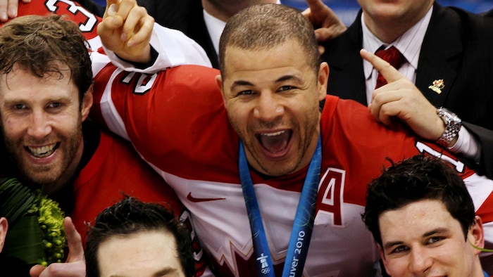 Jarome Iginla de retour avec les Flames | Radio-Canada