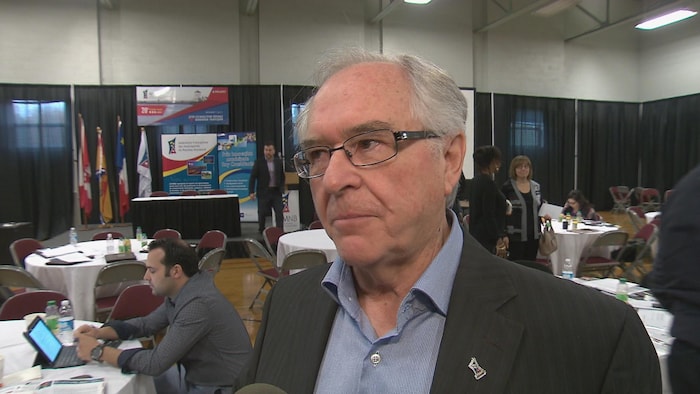 Affichage bilingue : le temps est-il venu de serrer la vis? | Radio-Canada