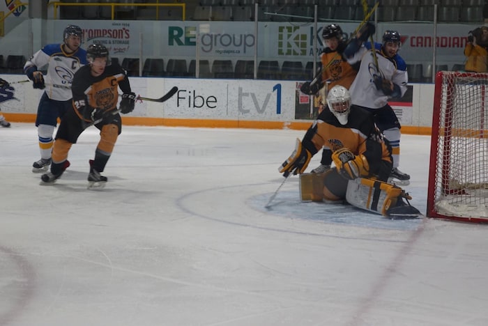 Pierre-Alexandre Parenteau se joint aux Aigles Bleus | Radio-Canada