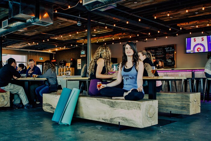 Du yoga à saveur de bière | Radio-Canada