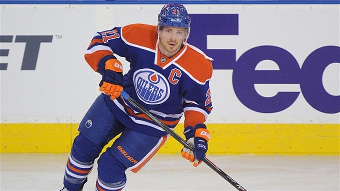 Un nouveau but pour le hockeyeur Andrew Ference | Radio-Canada
