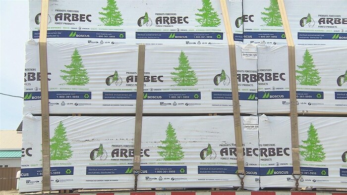 Le manque de bois pourrait entraîner un congé forcé chez Arbec | Radio ...