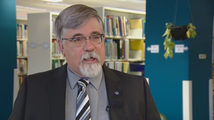 Des élèves entassés « comme des sardines » | Radio-Canada