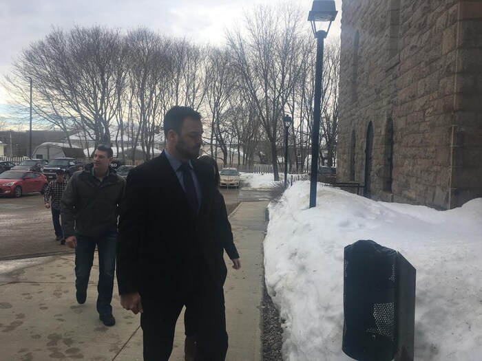 Affaire Michel Vienneau : la communauté réagit au report des audiences ...