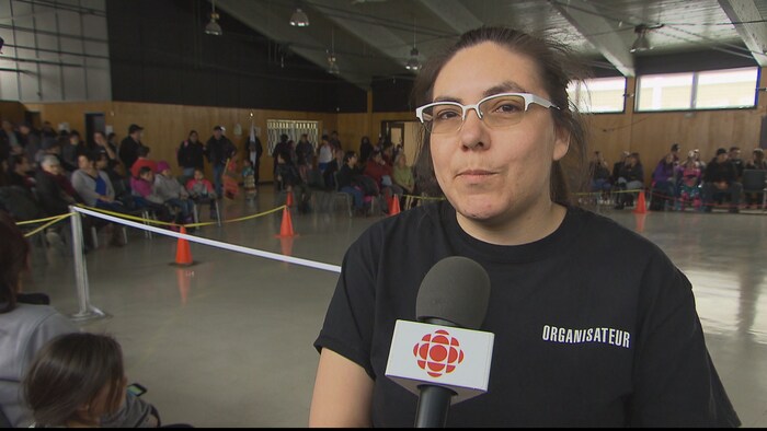 Premier pow-wow pour les jeunes de Uashat-Maliotenam | Radio-Canada