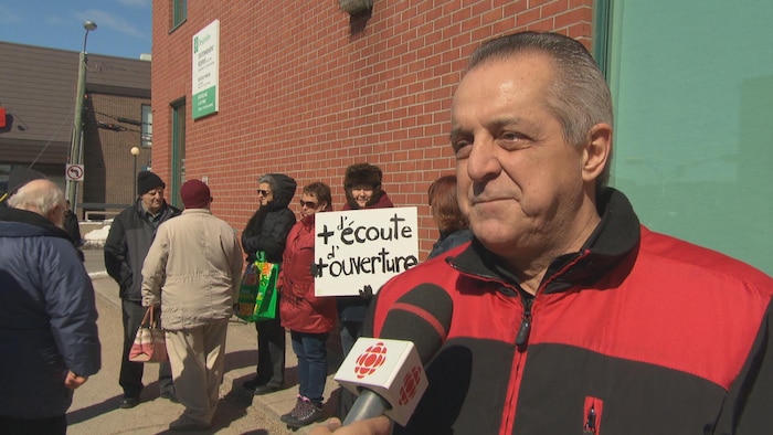 La grogne contre Desjardins s'intensifie en Outaouais | Radio-Canada