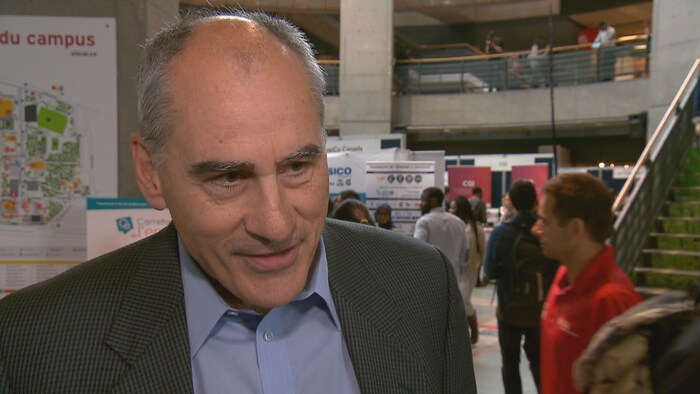 Des étudiants de plus en plus convoités | Radio-Canada