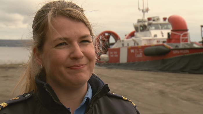 Opération de balisage sur le Saint-Laurent | Radio-Canada