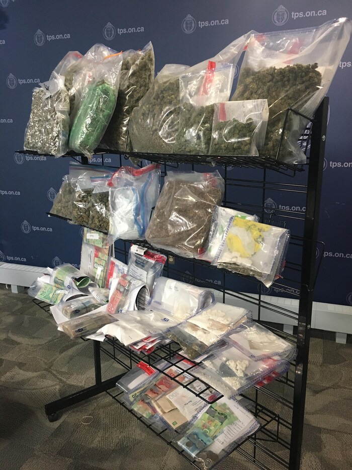 L'une des plus importantes saisies d’armes de l’histoire de Toronto ...