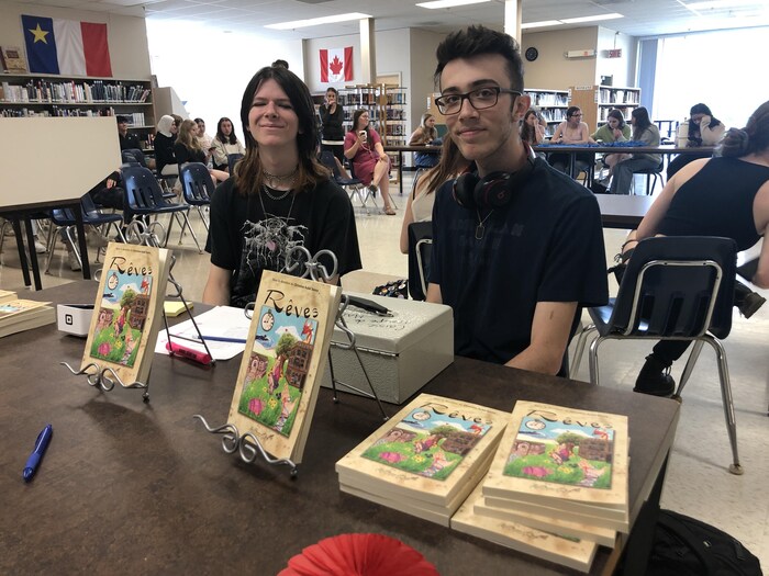 Des élèves de Mathieu-Martin publient un livre dans le cadre d’un cours ...