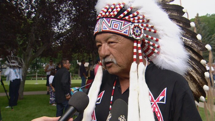 Une stèle commémorative du Traité no 6 érigée dans l’enceinte du ...